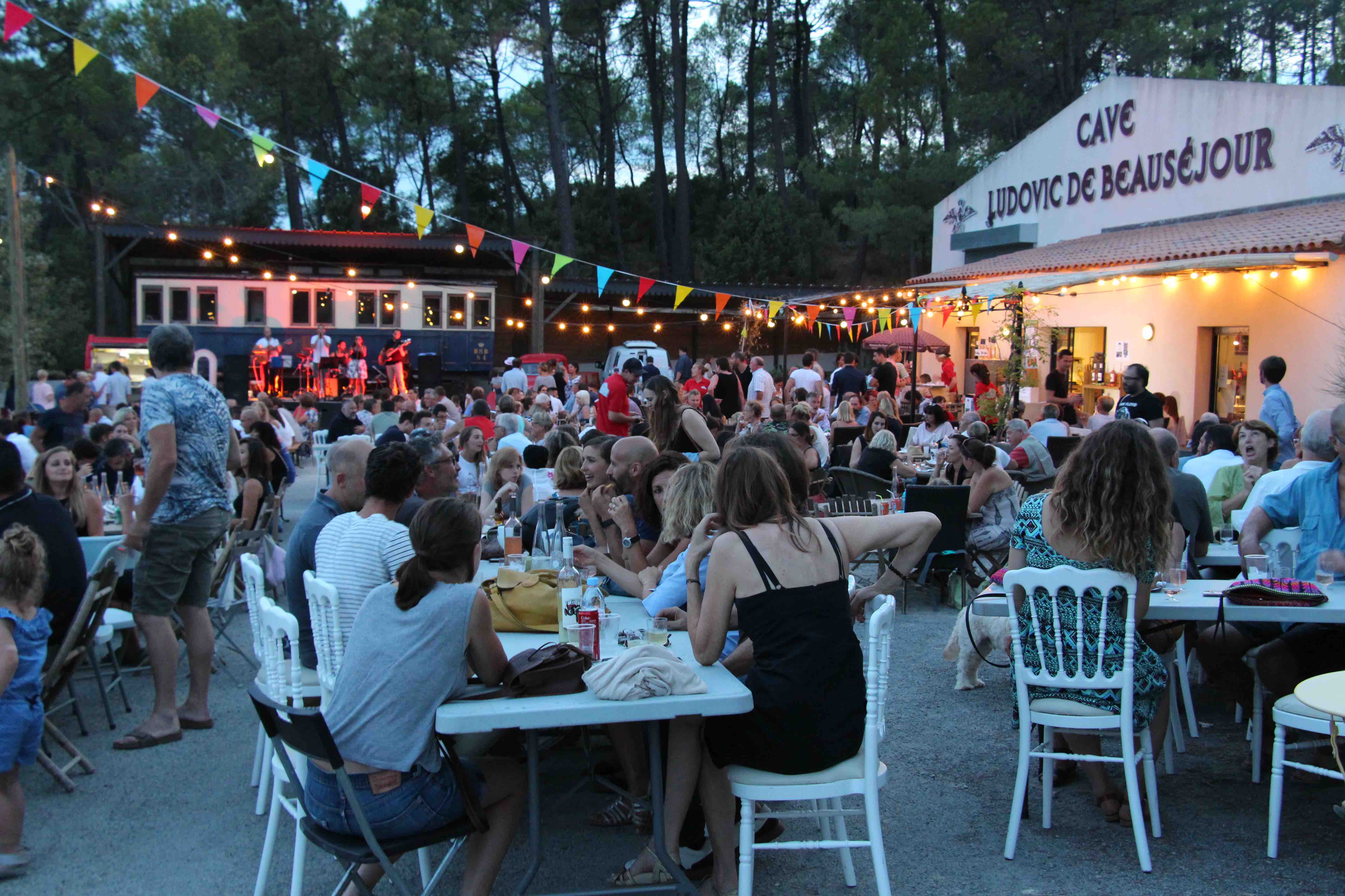 café concert - Wine Tourism Tour - Wine Tourism Fame